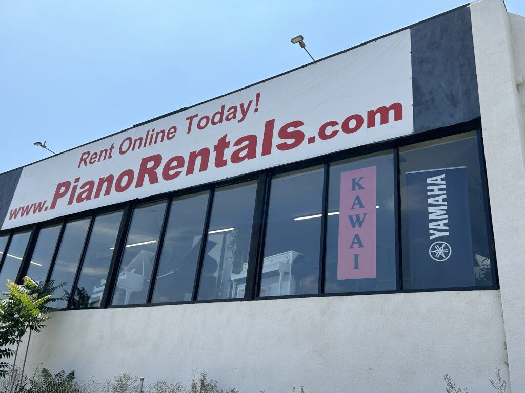 Yamaha B-Series in Ebony and Mahogany Polish - Off-Lease & Liquidation ...